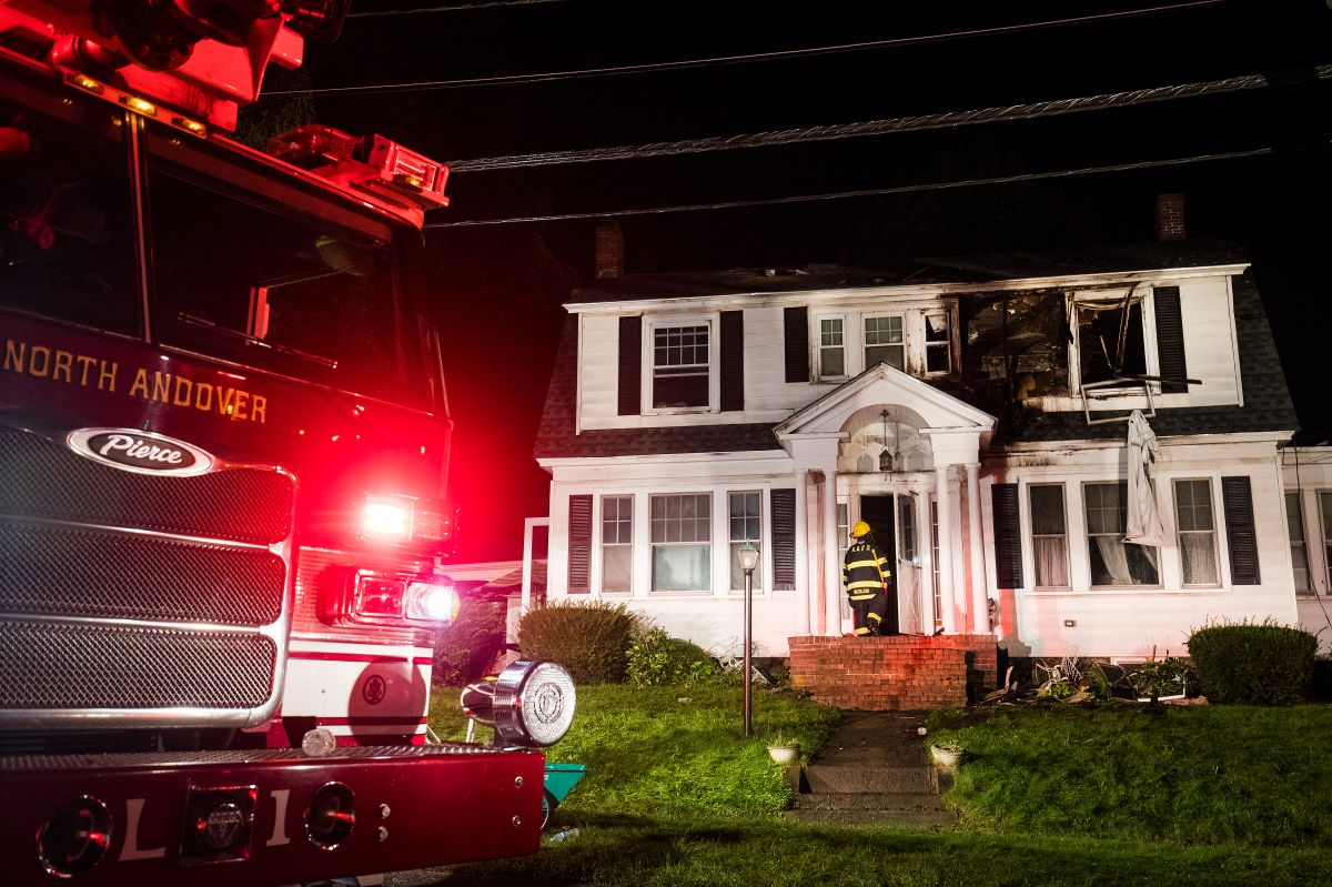 Al menos un muerto y 13 heridos en explosiones de gas en Massachusetts ...