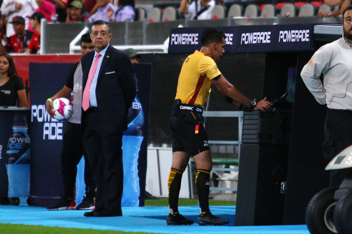 El VAR debutó en México y en 10 minutos fue el protagonista de la Liga ...