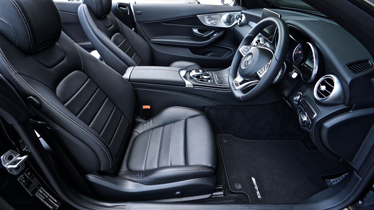 Simples y efectivos tips para limpiar el interior de tu auto - La Opinión