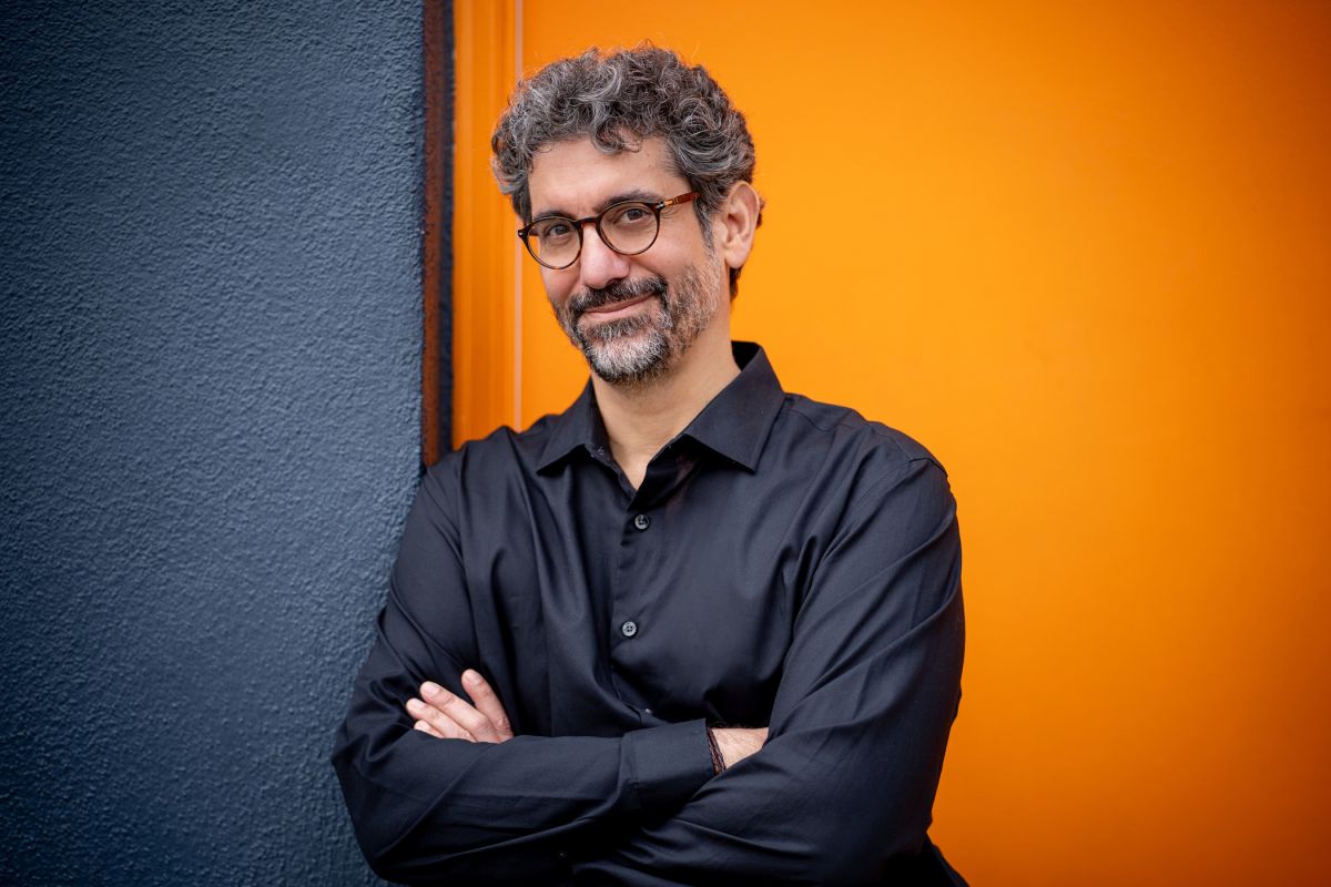 Fernando Malvar-Ruiz mueve su batuta en el Los Angeles Children’s ...