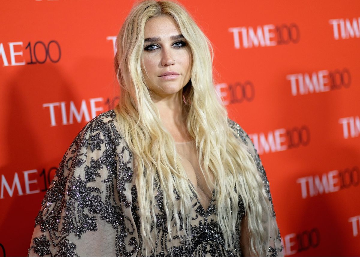 Kesha con sus pecas al natural, al mejor estilo de Natalia Téllez y ...