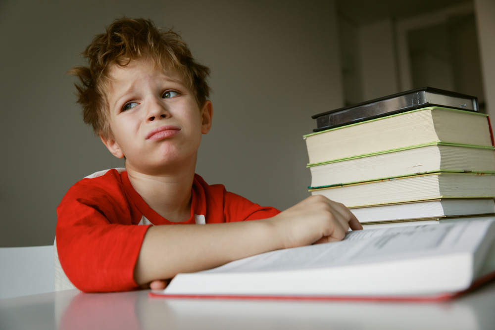 Niño finge su propio secuestro para no hacer la tarea - La Opinión