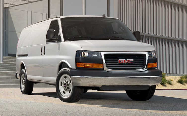 La GMC Savana Cargo 2019 viene con espacio suficiente para iniciar tu ...