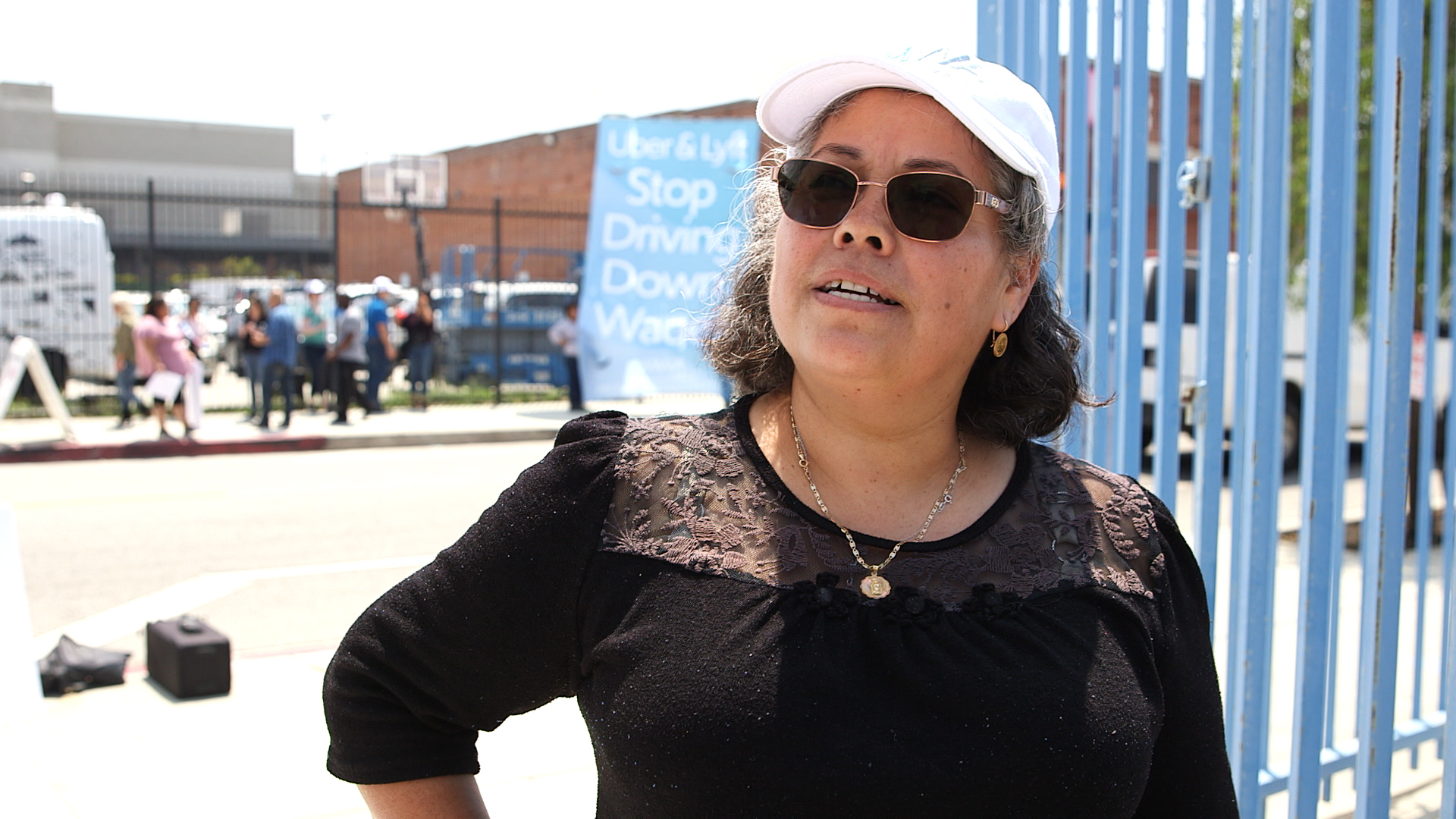 Trabajadores viajan a Sacramento para audiencia de AB 5 - La Opinión