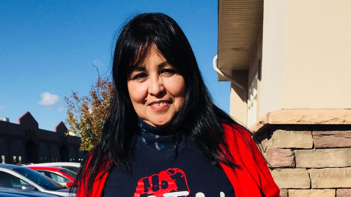 ICE declara prófuga a activista por no autodeportarse - La Opinión