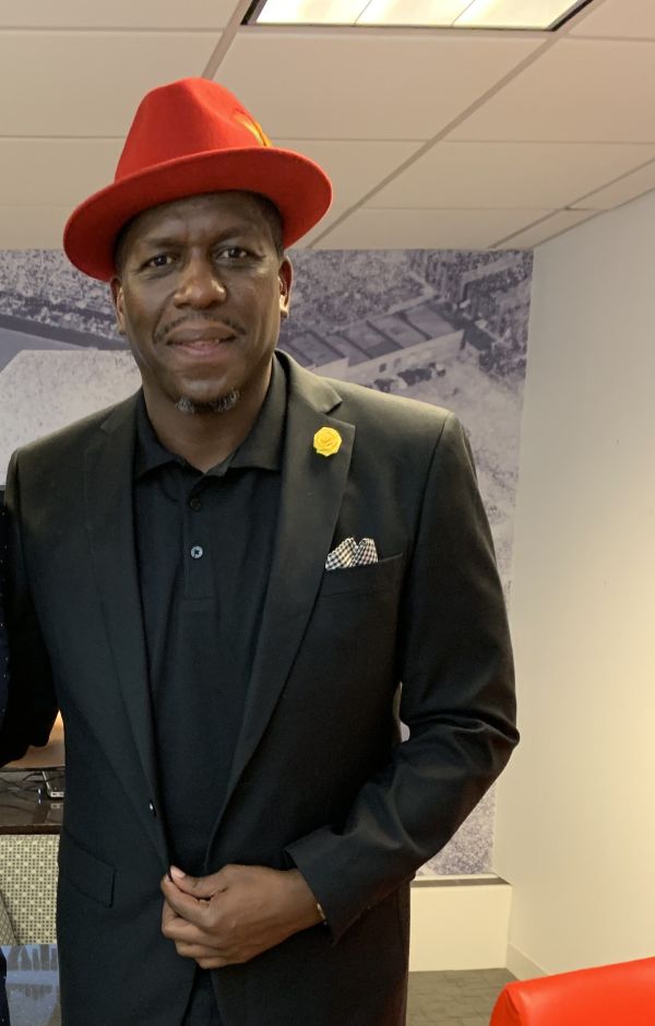 Él Awards: Felipe López-Embajador de la NBA - La Opinión
