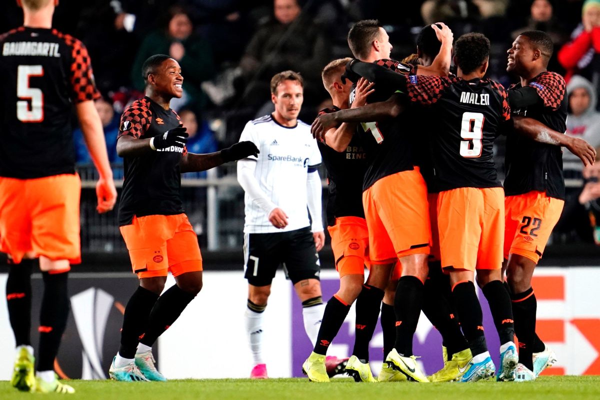 PSV Eindhoven va con paso perfecto en la Europa League - La Opinión