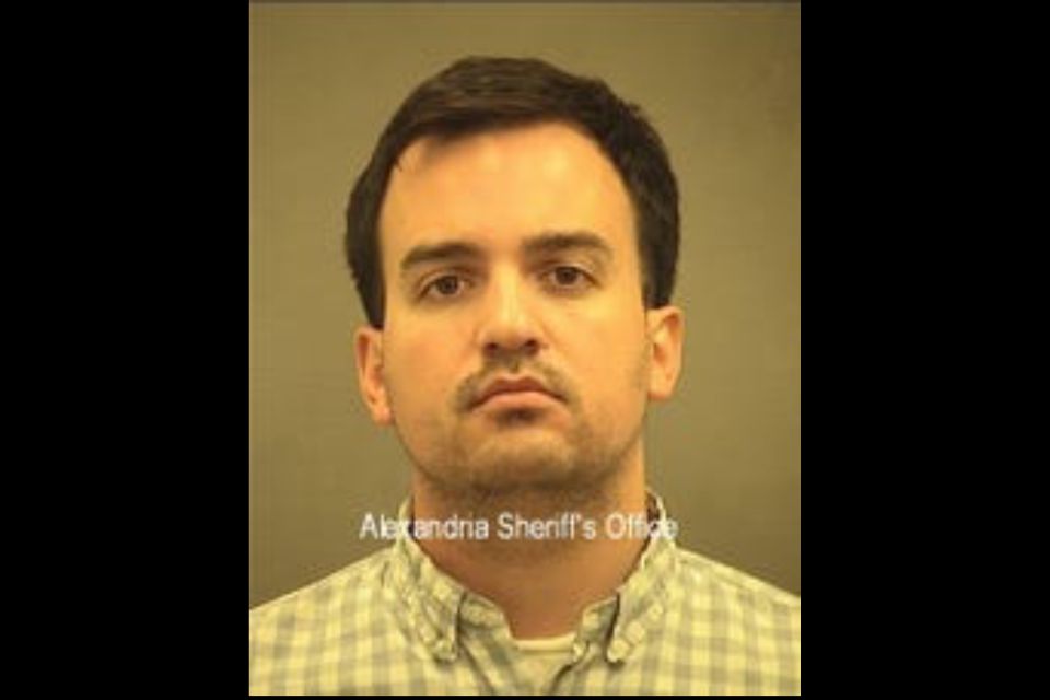 Arrestan a analista del Pentágono por filtrar información secreta a la ...