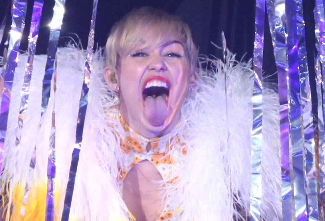 La polémica foto de Miley Cyrus drogada que está causando gran revuelo ...