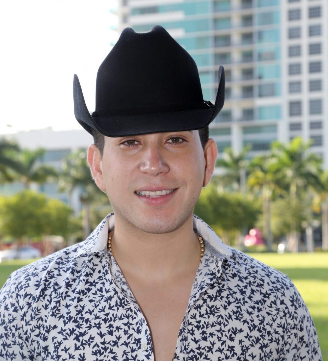 ¡El Bebeto se compromete! El anillo de compromiso fue presumido en ...