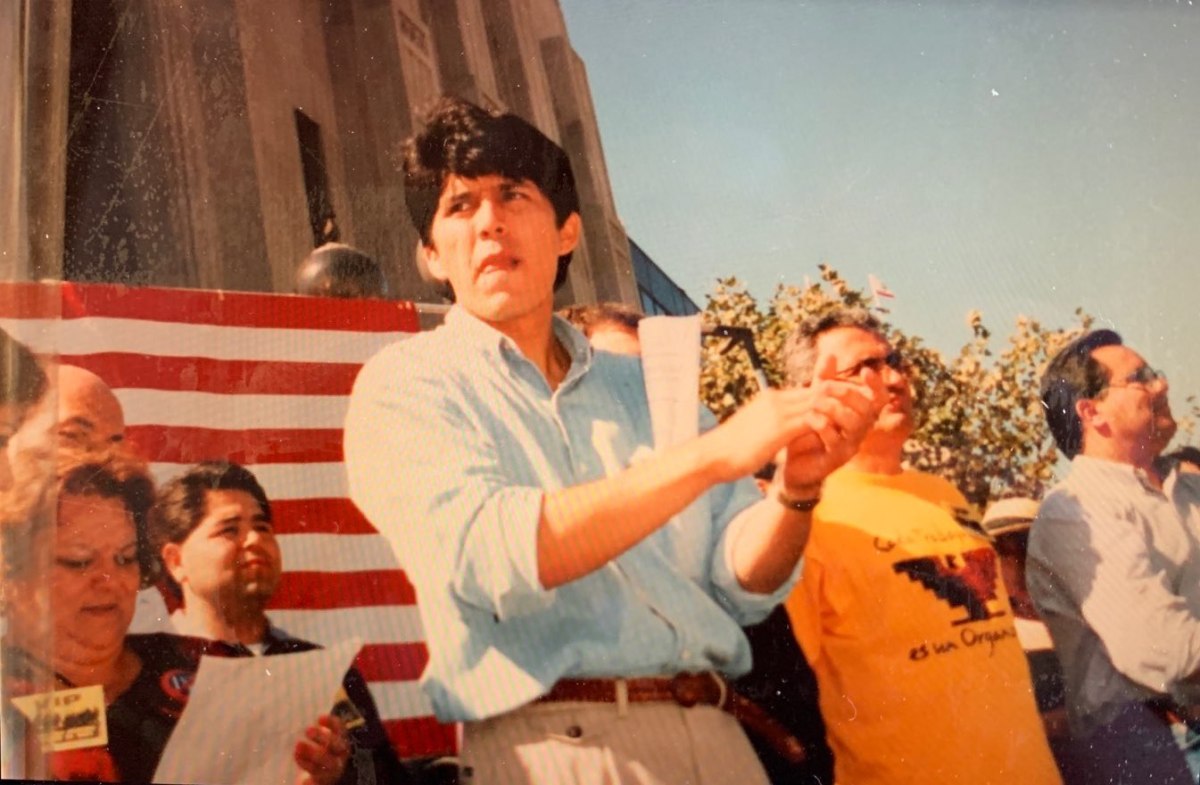 Líderes latinos relatan la historia de la Prop. 187 para inspirar a los ...