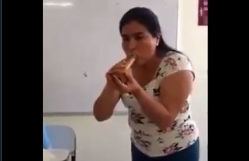 Maestra Enseña A Alumnos Cómo Colocar Un Condón Con La Boca Y Genera Polémica La Opinión 