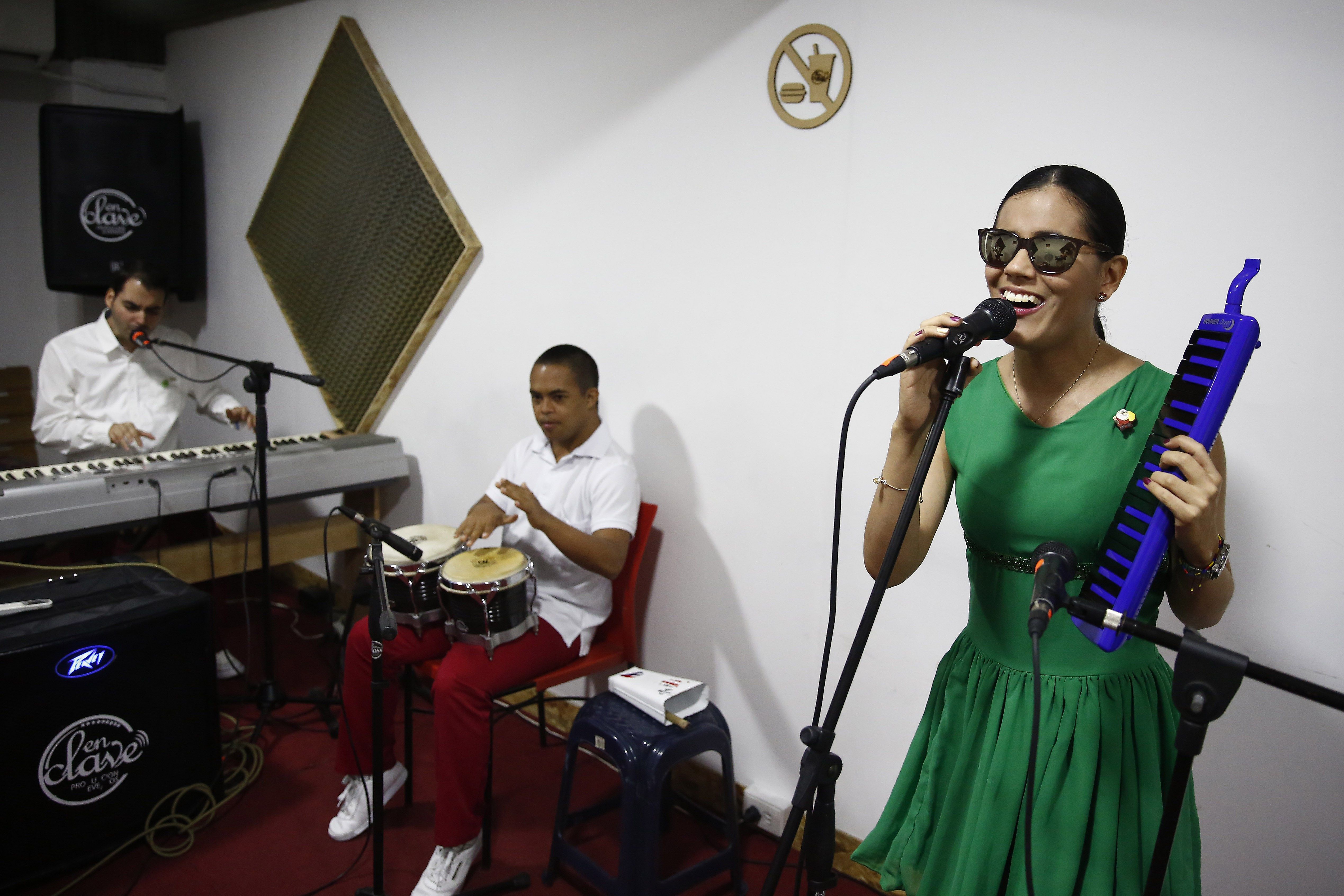 Azul Ilusión, el grupo musical colombiano que triunfa a pesar de sus ...