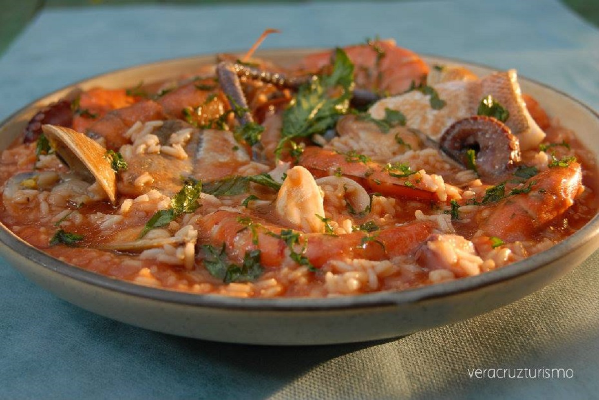 Aprende a preparar un auténtico arroz a la tumbada - La Opinión