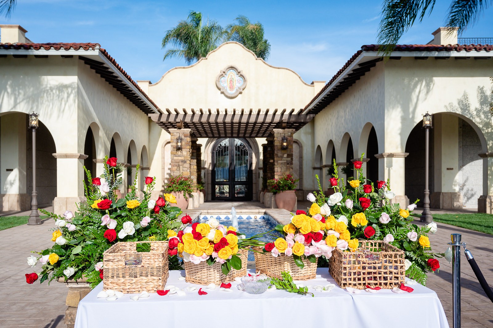 Cementerio inaugura mausoleo dedicado a la virgen de Guadalupe | La Opinión