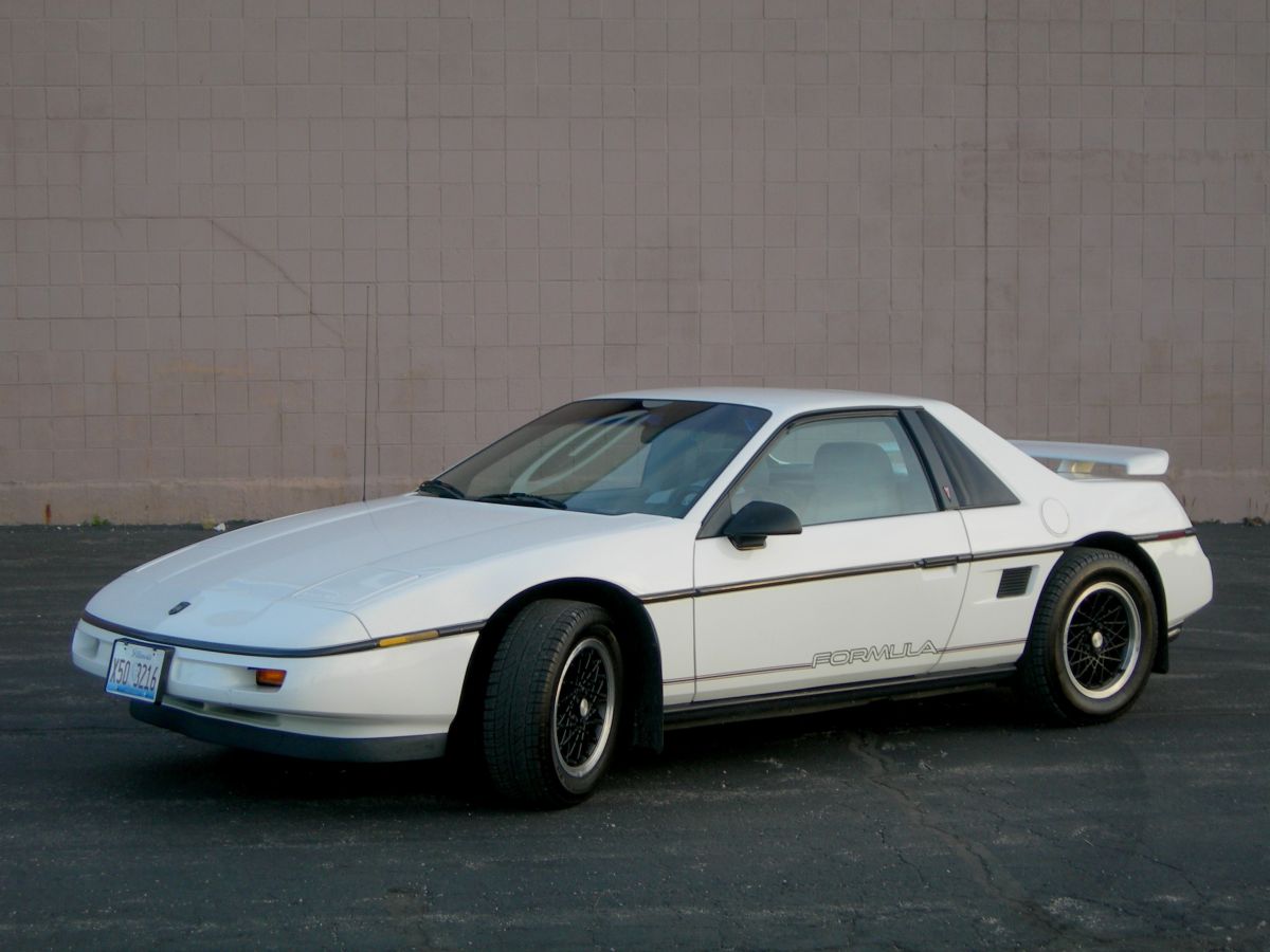 ¿Recuerdas el Pontiac Fiero? Fue nombrado el mejor y peor vehículo de ...