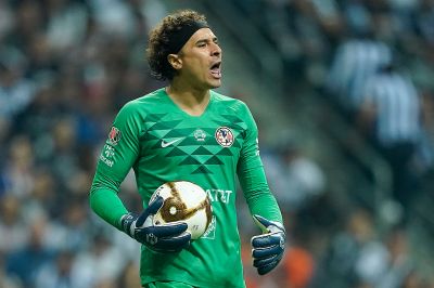 ¡Volvió en el tiempo! La gran atajada de Memo Ochoa en la final es idéntica a una de hace 5 años ...