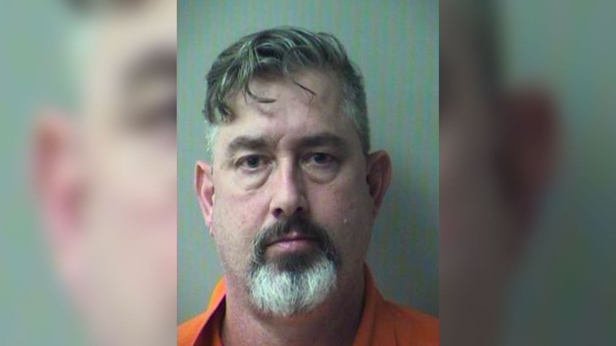 Arrestan a un profesor de Florida que enviaba fotos y mensajes sexuales ...