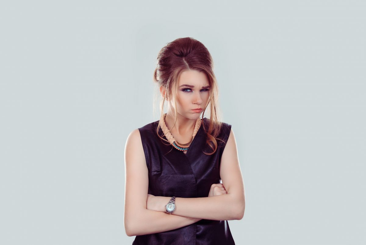 7 claves para identificar una persona controladora - La Opinión