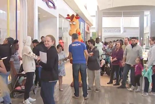 Toys “R” Us regresó a Houston; abrió una tienda en Galleria - La Opinión