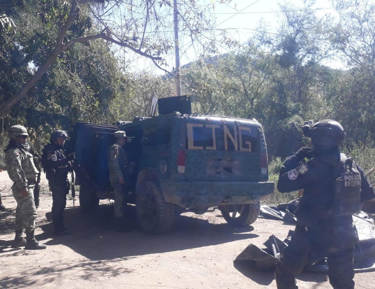 Decomisan al CJNG una Hummer blindada tras batalla entre narcos que ...