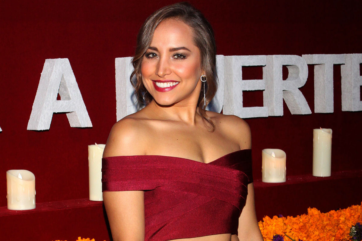 En la selva y con cocos, Jessica Díaz muestra su perfecta figura usando ...