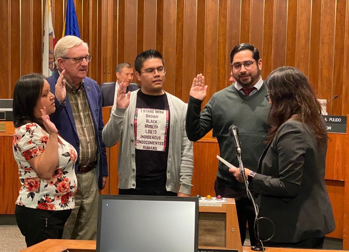 La ciudad de Santa Ana apuesta por un joven DACA - La Opinión