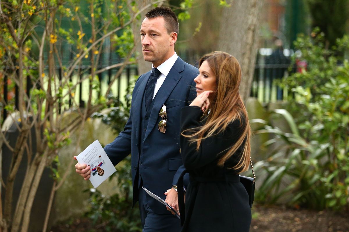 John Terry vende mansión porque su esposa quedó traumada después de ...