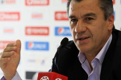 ¡El futbol regresaría en seis semanas! Reconocido médico estima ese ...