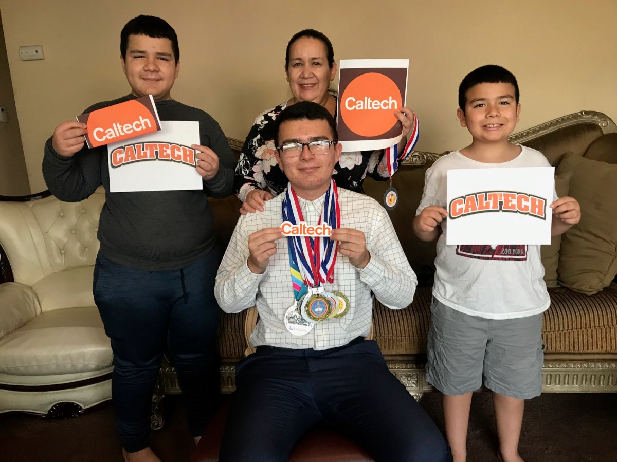 Estudiante ejemplar de la secundaria Bell asistirá a prestigiosa ...