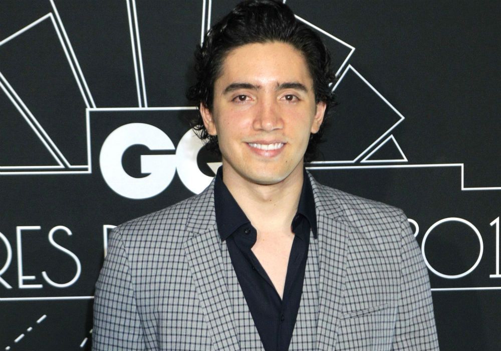 Tras casi 10 años de noviazgo, Alex Fernández se compromete con su ...