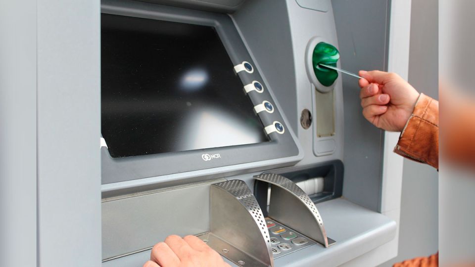3 tips de seguridad al usar un cajero automático - La Opinión