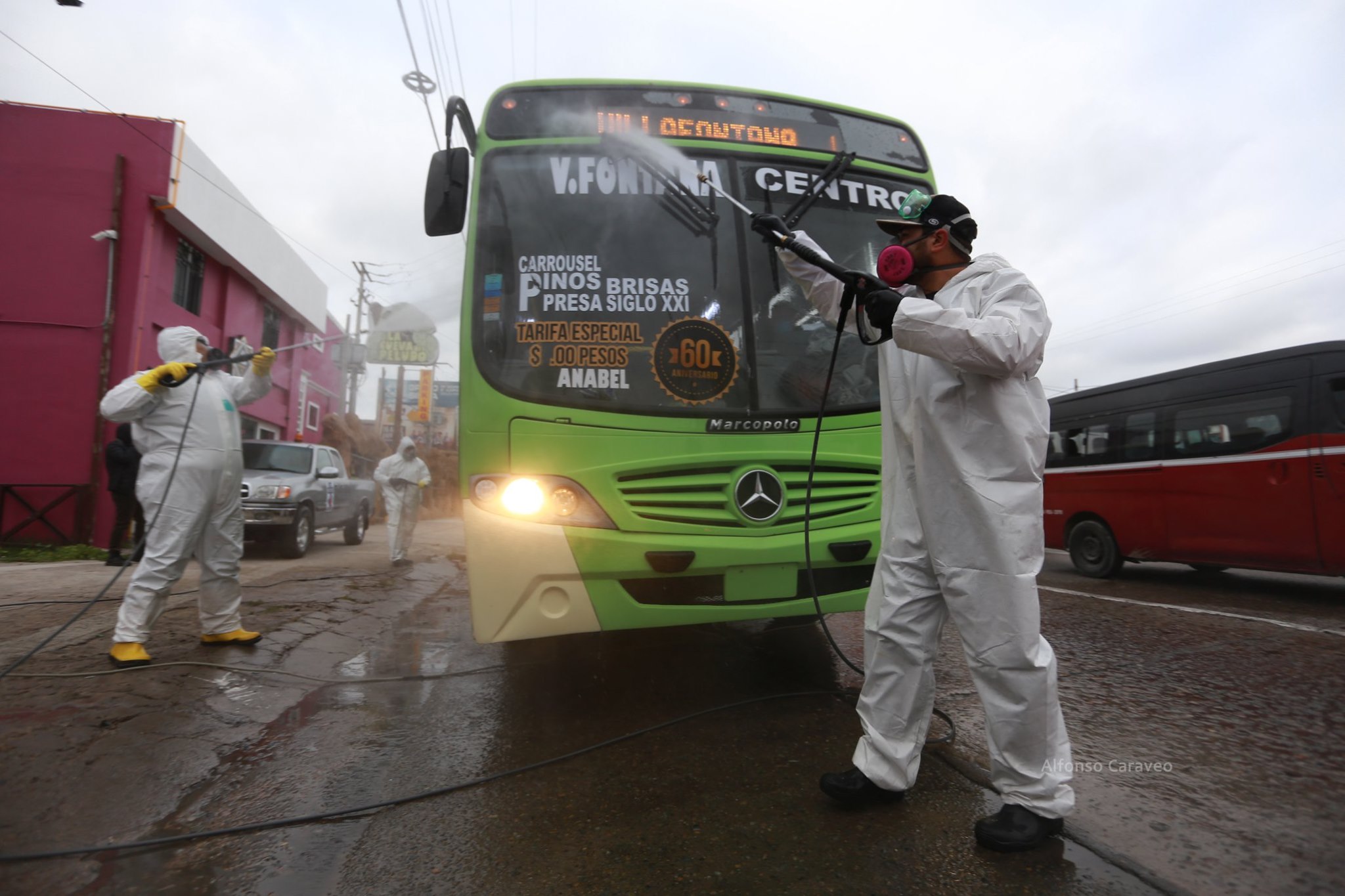 ¿Quiénes son los COVID Busters en Tijuana? | La Opinión
