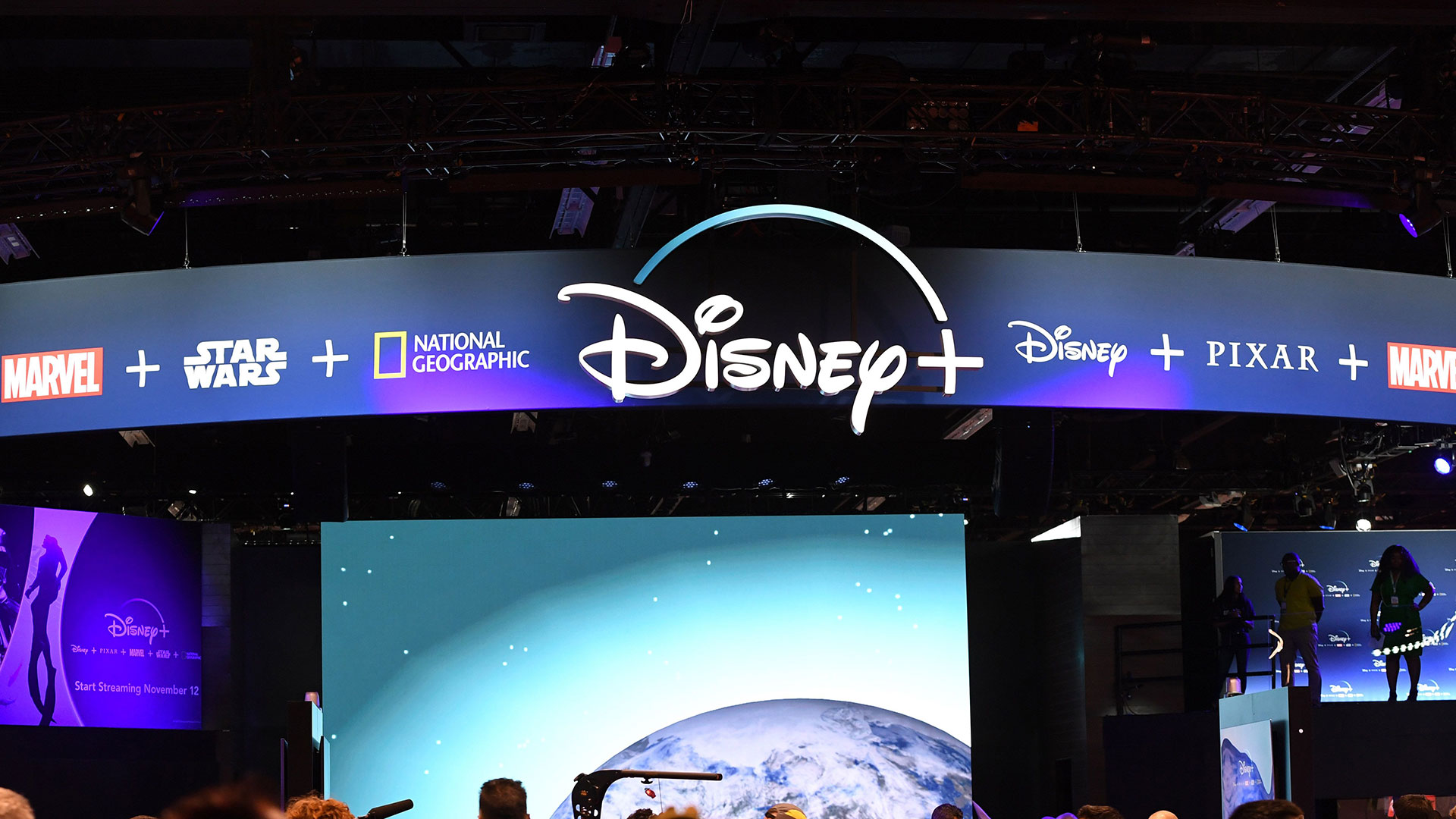 Disney + llega a 54.5 millones de suscriptores | La Opinión