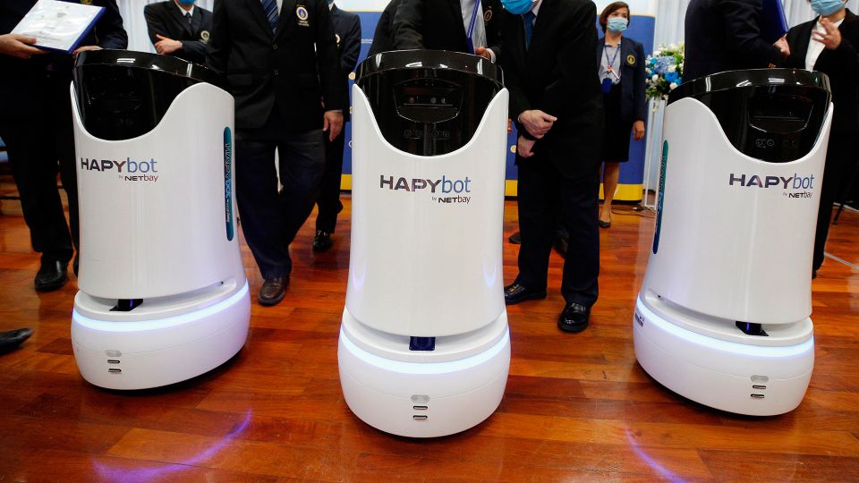 Tailandia despliega a los “Hapybots” para luchar contra el coronavirus - La Opinión