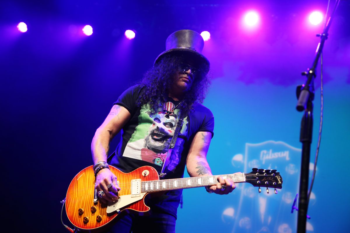 Slash y su fascinación por las serpientes en su vida y carrera - La Opinión