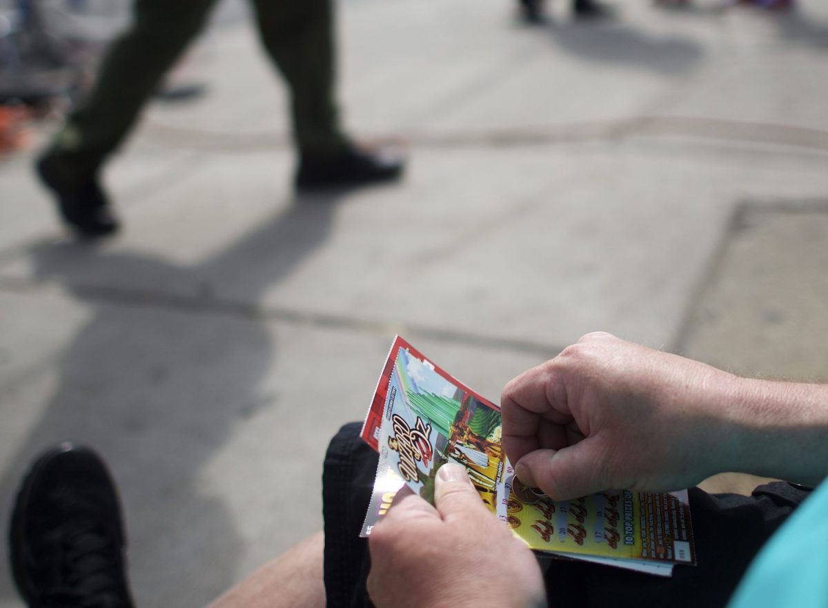 Cansado de no ganar en la lotería, cambió de juego y ganó $30,000 con ...