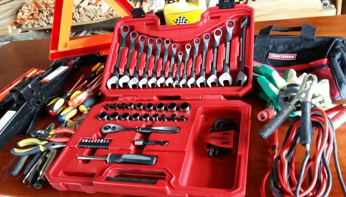 Las 10 herramientas que no te pueden faltar en tu auto - La Opinión