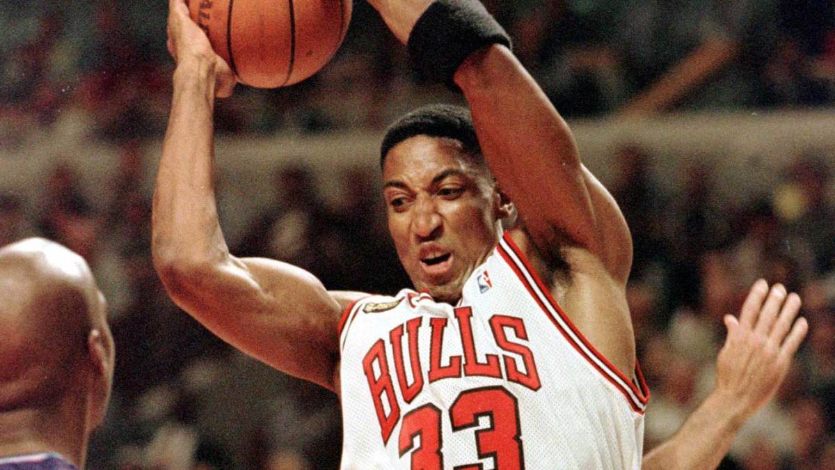 Conoce la increíble mansión, con cancha de basketball, que Scottie ...