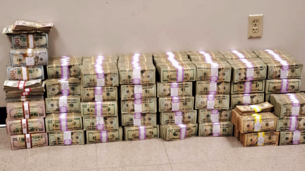 Decomisan $2 millones de dólares que encontraron flotando en el mar ...