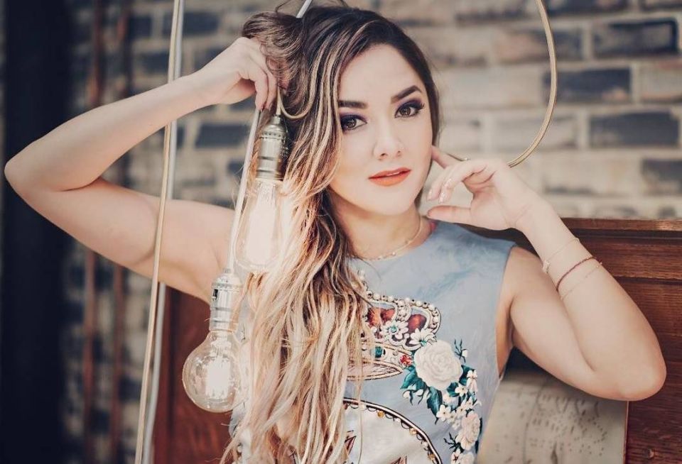 Sherlyn recibe críticas por cubrir el rostro de su bebé con una careta ...