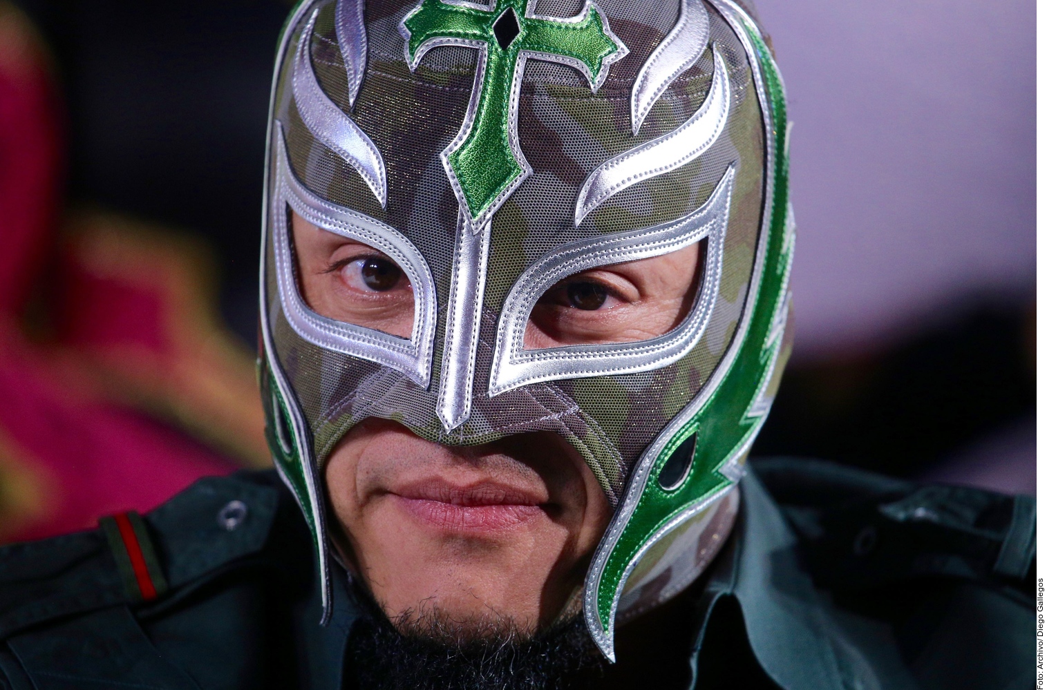 Rey Mysterio deja en suspenso su retiro de la lucha libre | La Opinión
