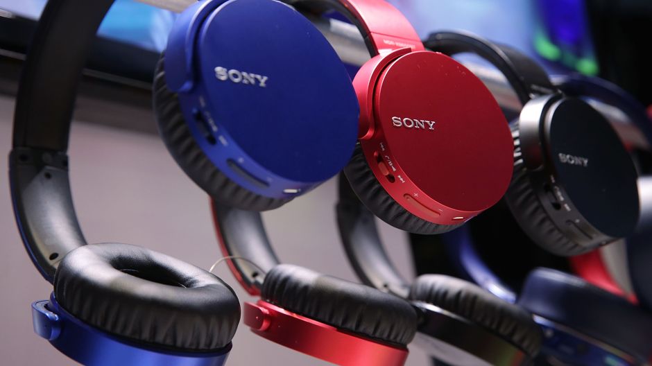 Sony lanzará auriculares que se conectarán con dos dispositivos por ...