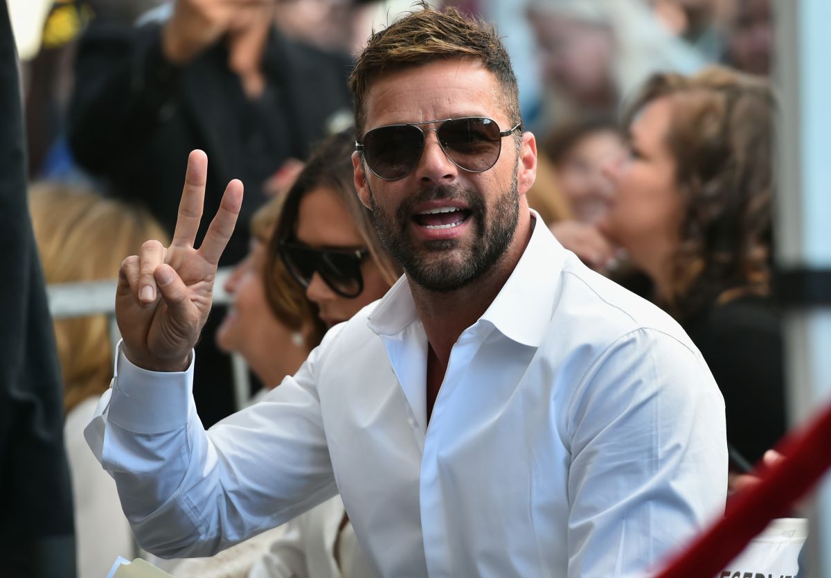 Ricky Martin publica foto usando uñas acrílicas y manda poderoso ...