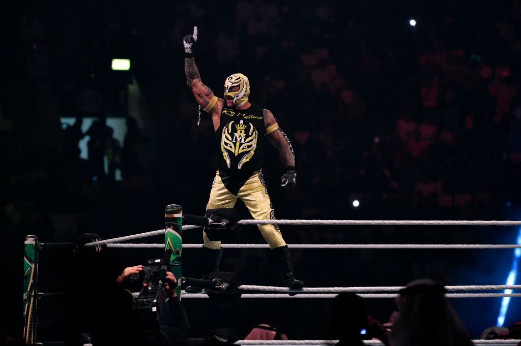 El hijo de Rey Mysterio podría hacer su debut en la WWE con máscara y ...