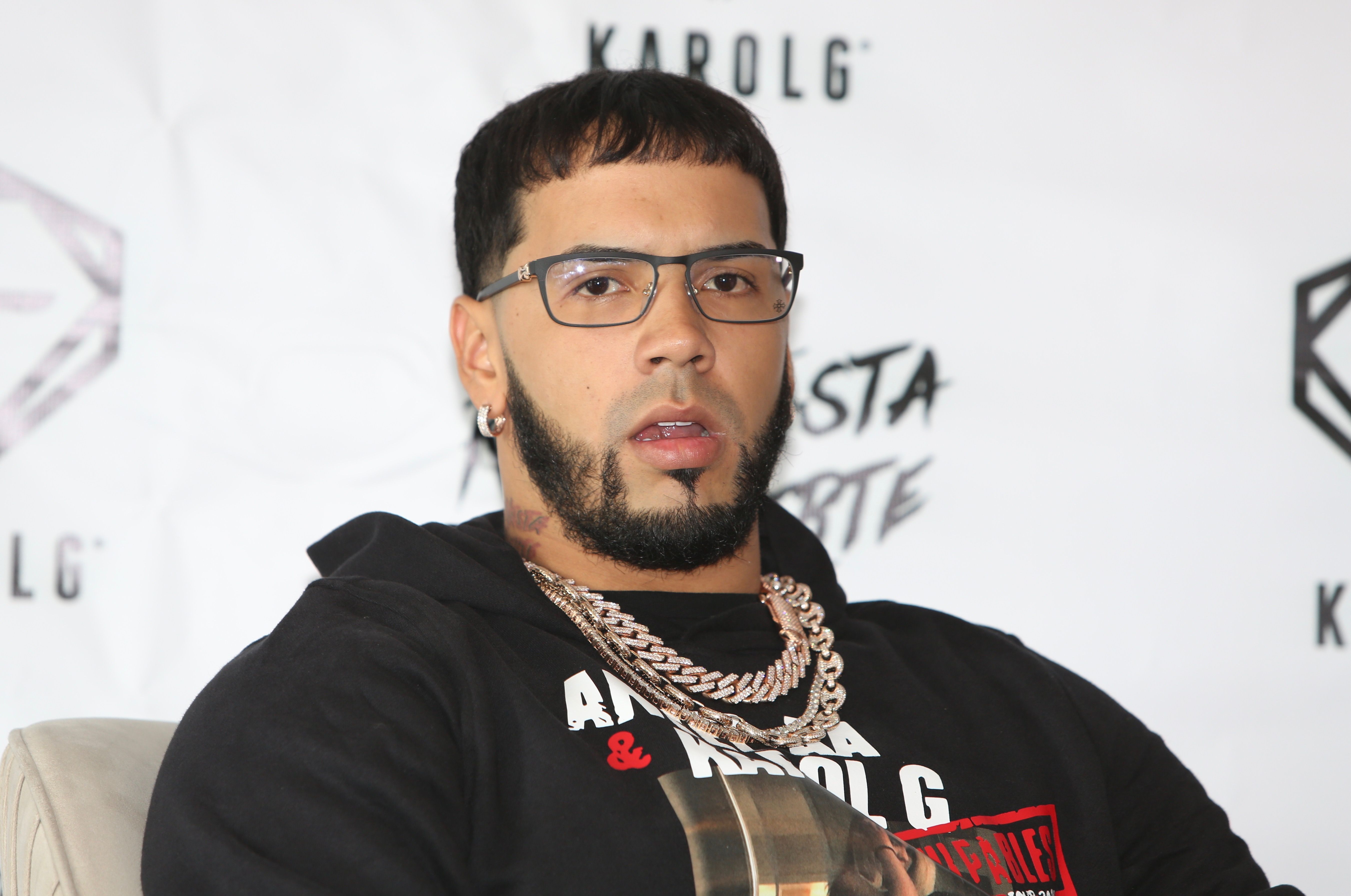 Anuel AA modifica el tatuaje de su espalda que mostraba su rostro y el ...