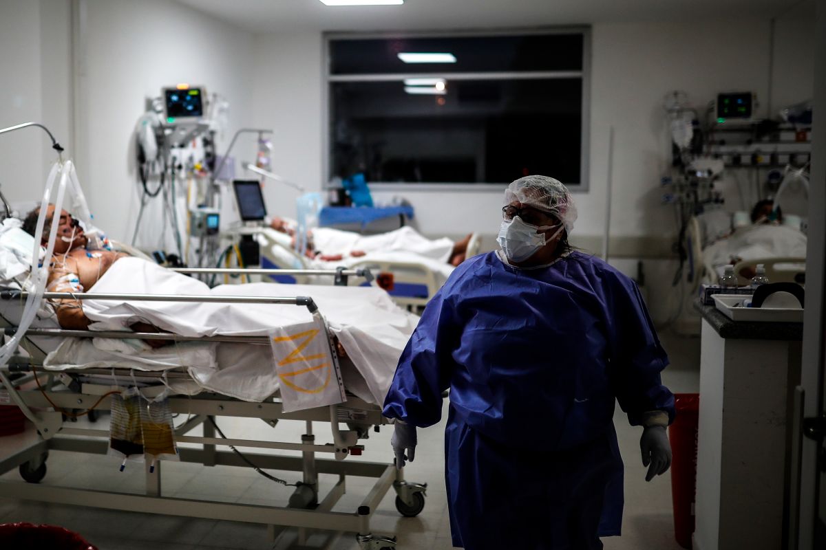 Saturan enfermos de COVID-19 unidades de cuidados intensivos de ...