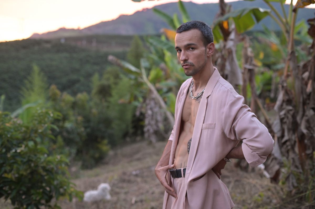 Gabriel Garzón-Montano cuenta su historia con música - La Opinión
