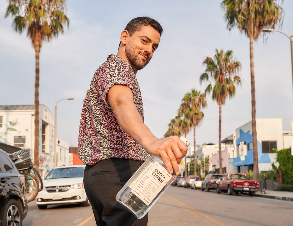 El actor mexicano Luis Gerardo Méndez lanza mezcal en Estados Unidos ...