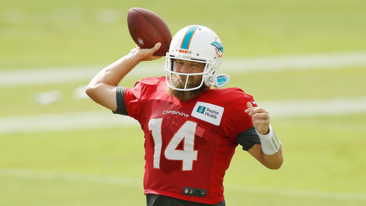 Fitzpatrick será el quarterback titular de Miami Dolphins - La Opinión